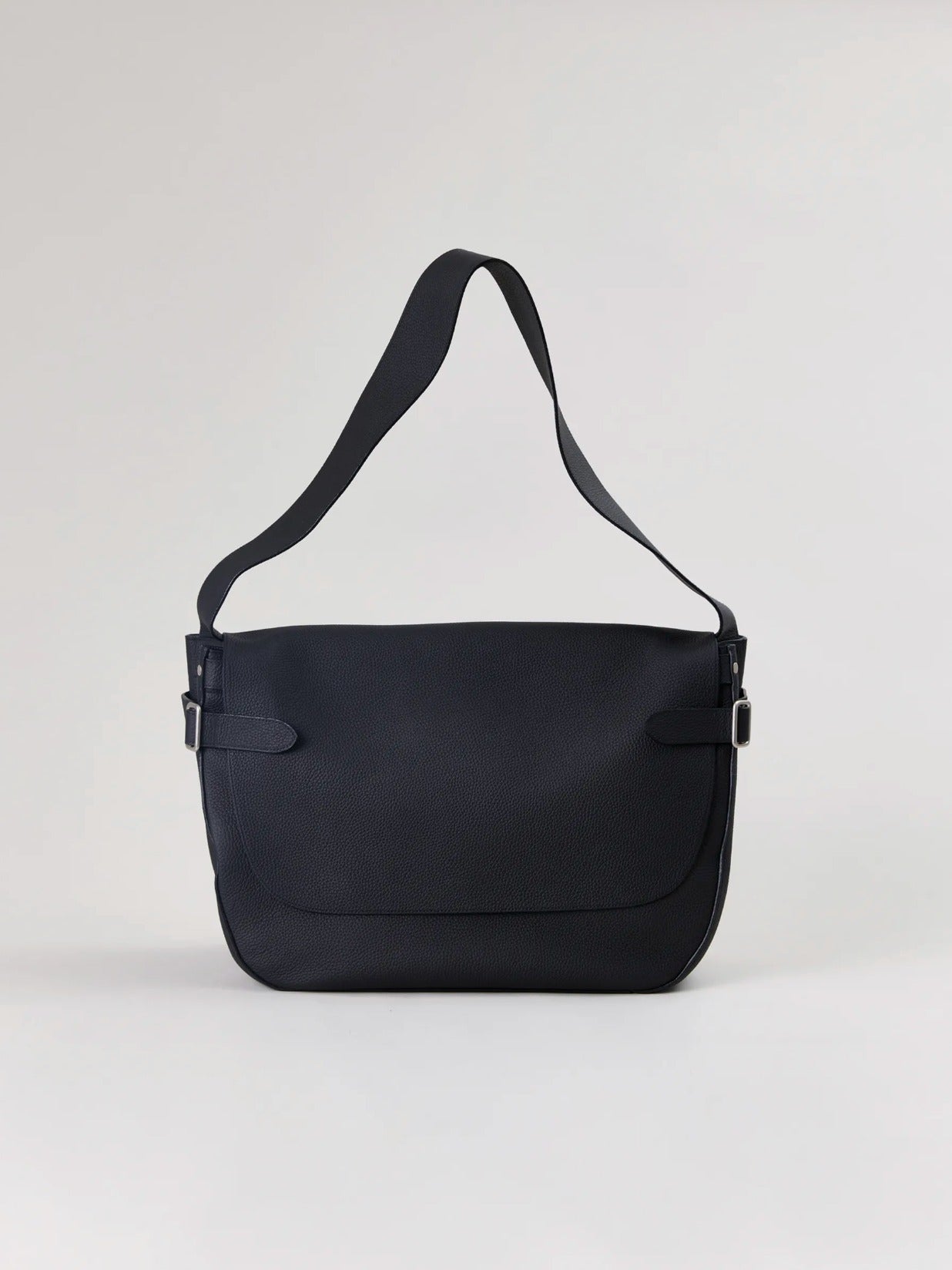 NICENESS L.HEFNER BLACK – Peter Cat